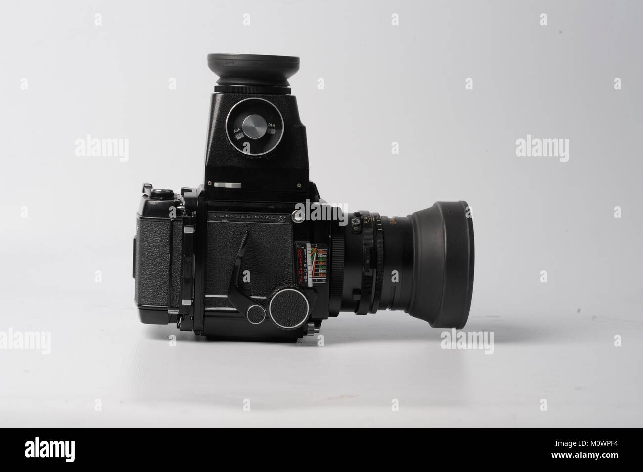 Classic old film cameras Stock Photo - Alamy