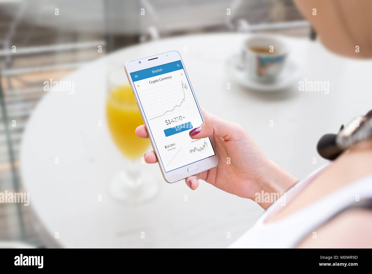 Cryptocurrency tracking hi-res stock photography and images - Alamy