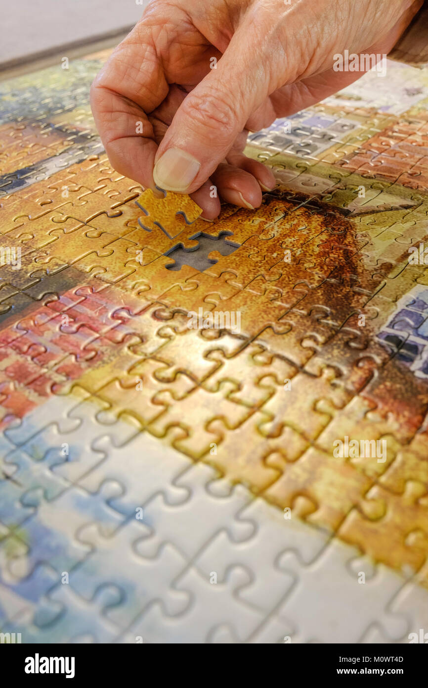 Last piece jigsaw puzzle hi-res stock photography and images - Alamy