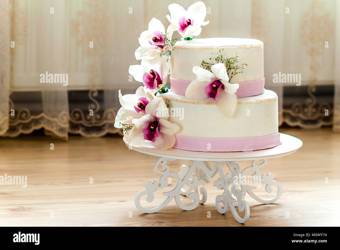 Beautiful wedding cake with flowers, close up of cake with blurred ...