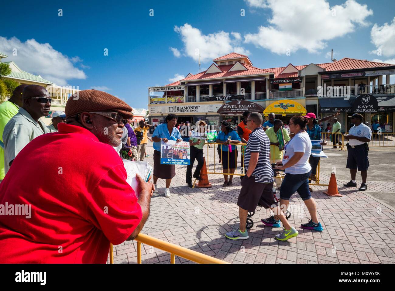 Cruise ship caribbean crowd hi-res stock photography and images - Alamy