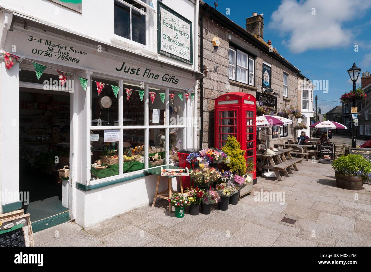 England shop facade hi-res stock photography and images - Alamy