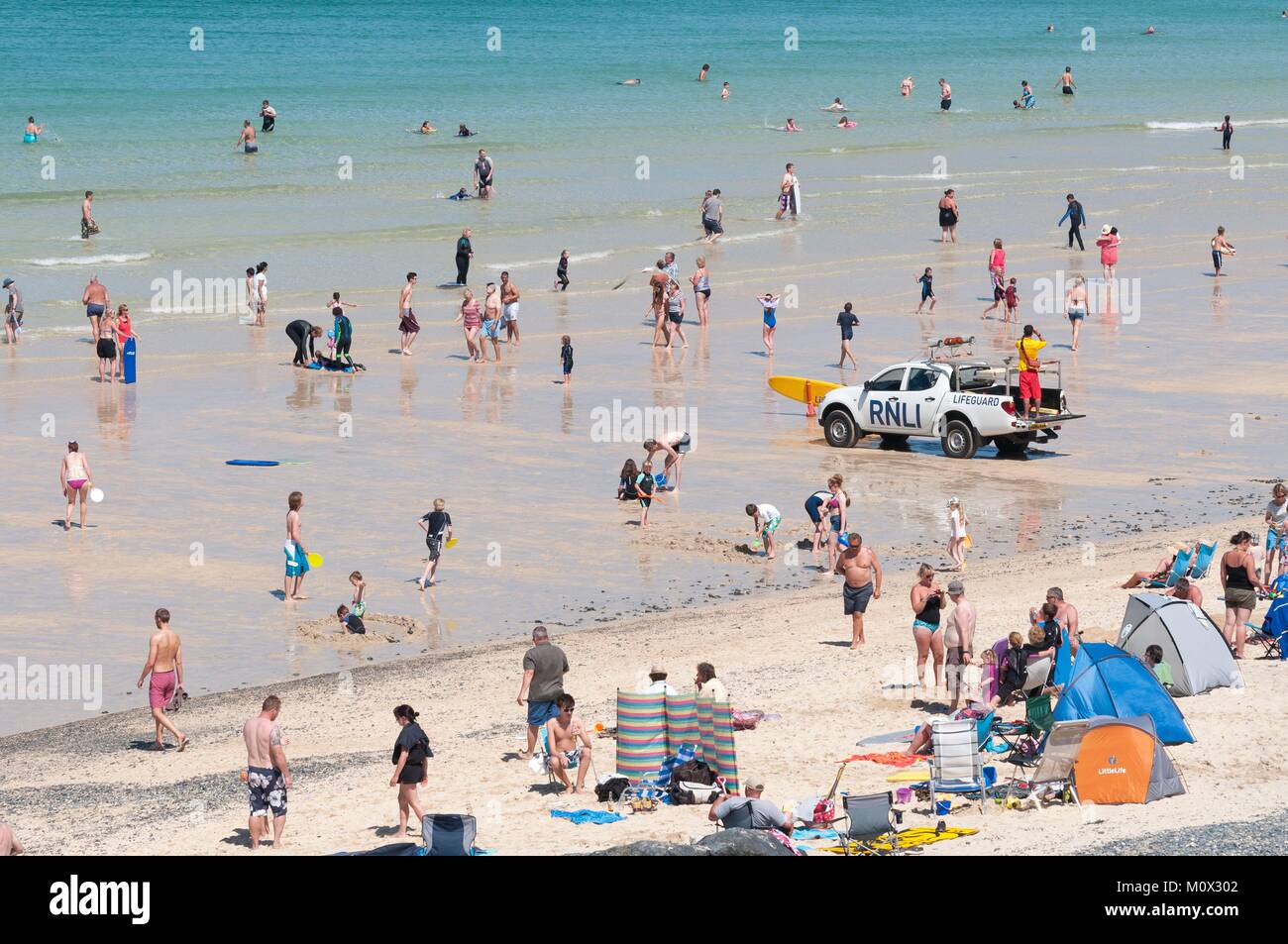 Cornwall beach crowd safety hi-res stock photography and images - Alamy