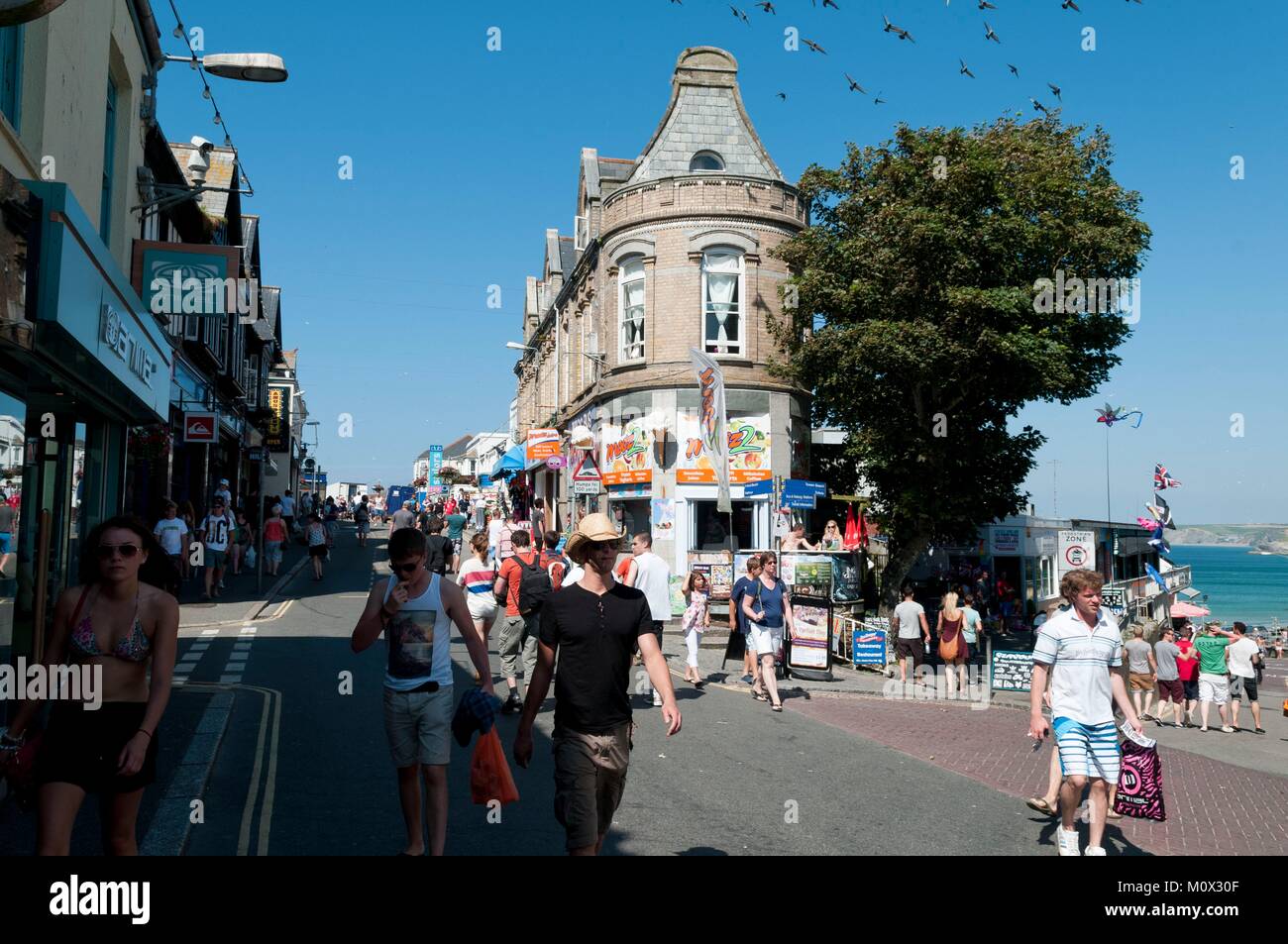 Newquay street hi-res stock photography and images - Alamy