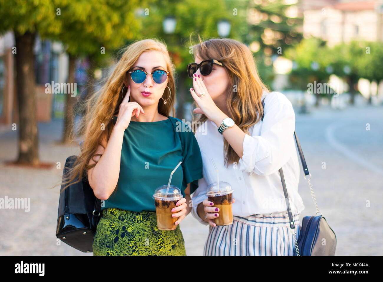 Gossip girls hi-res stock photography and images - Alamy