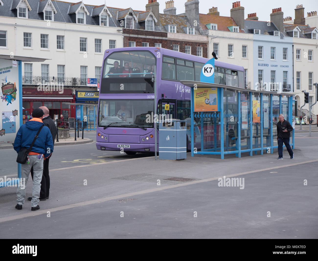 Purple buses hi-res stock photography and images - Alamy