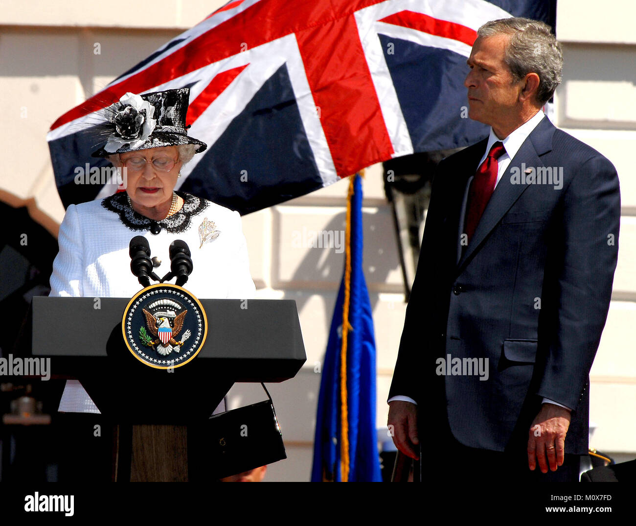 Queen elizabeth bush 2007 hi-res stock photography and images - Alamy