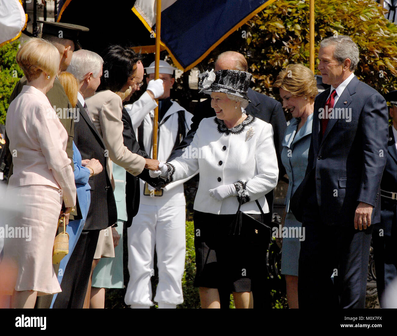 George bush laura bush queen elizabeth ii president white house hi-res ...