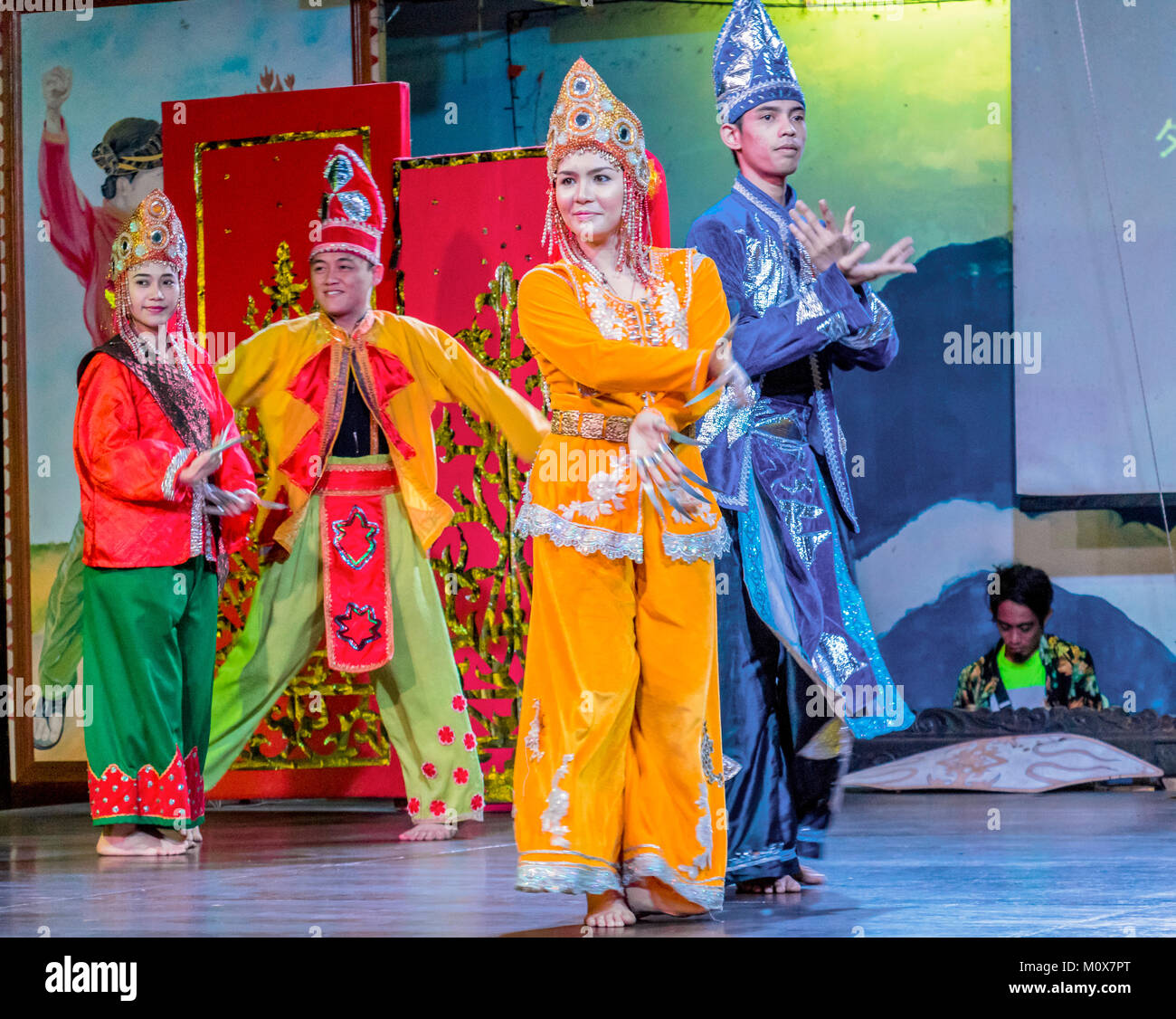 Local Kadazans dancing at Cemerlang, 89500 Penampang, Sabah, Malaysia ...