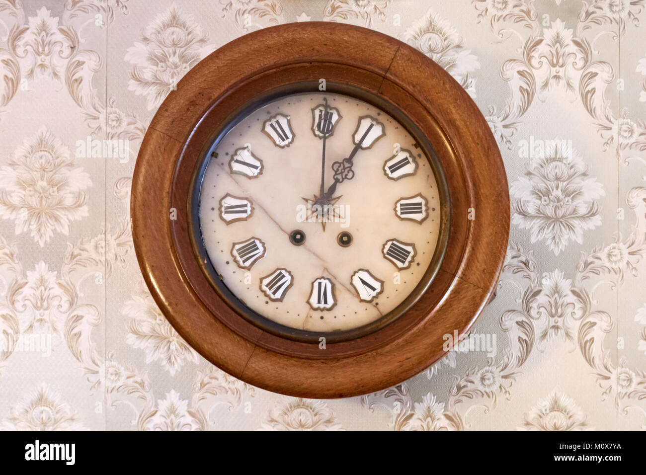 Clock face one o'clock hi-res stock photography and images - Alamy