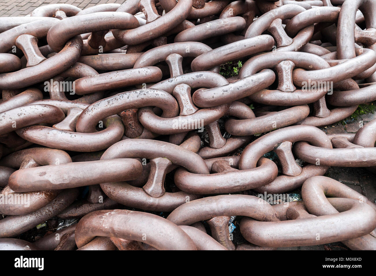 Big boat chains over floor Stock Photo - Alamy