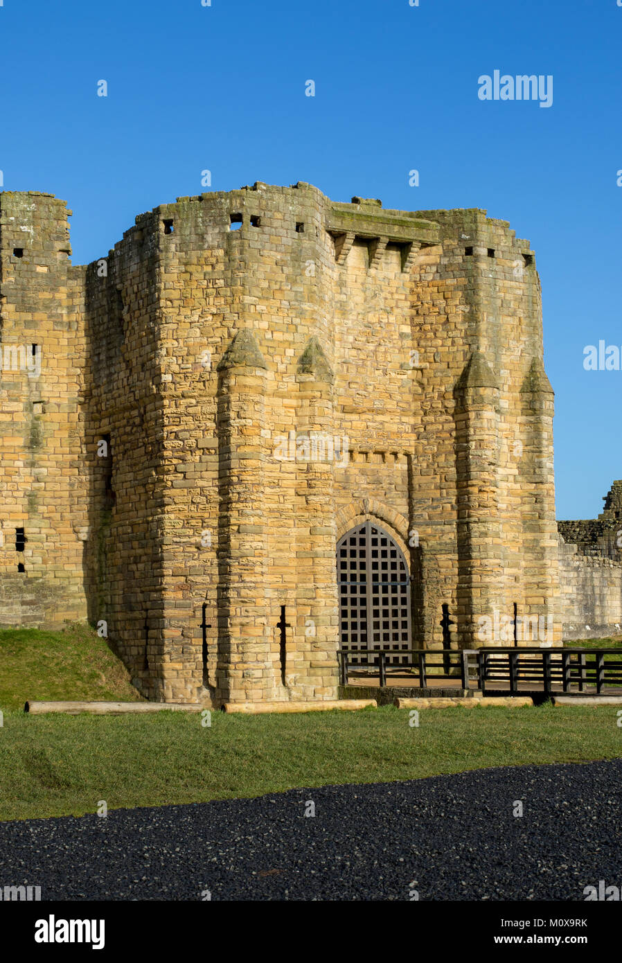 Medieval castle keep gatehouse hi-res stock photography and images - Alamy