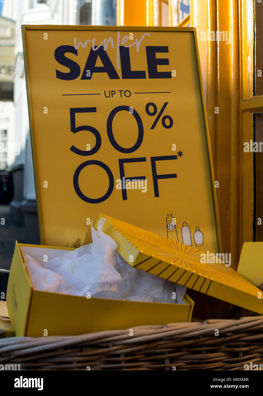 Yellow coloured colored colour color hi-res stock photography and ...
