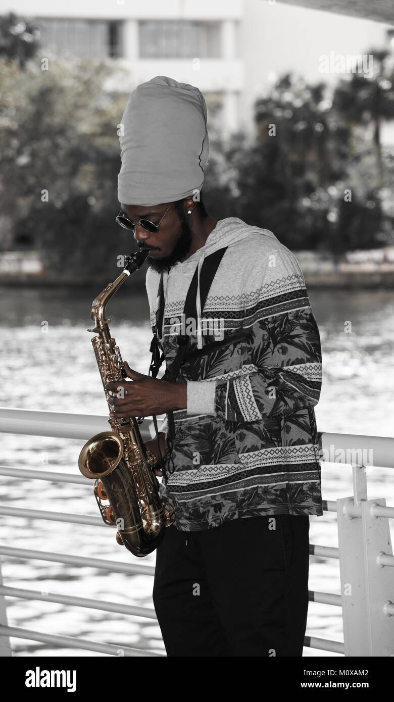 Jazz player images hi-res stock photography and images - Alamy