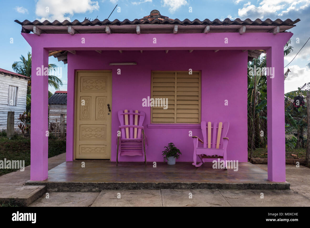 Cuban buildings detail hi-res stock photography and images - Alamy