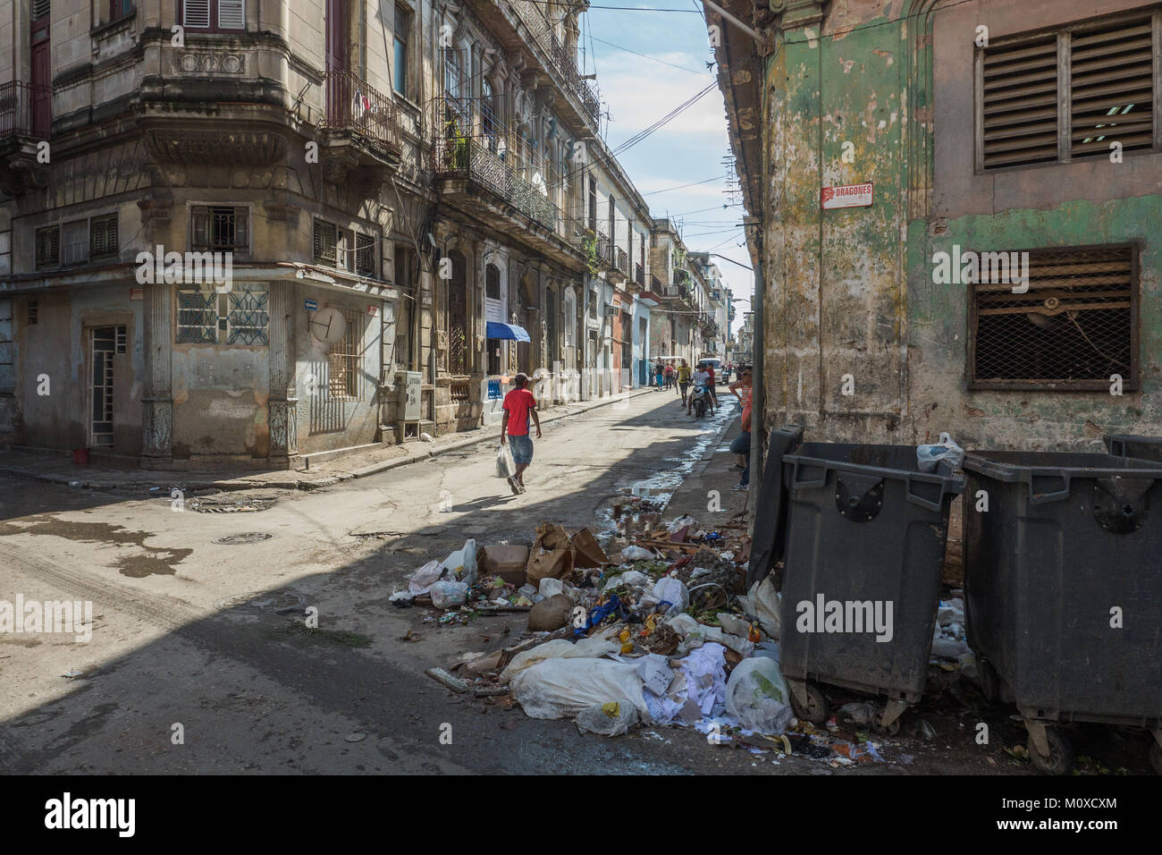Dirty streets hi-res stock photography and images - Alamy