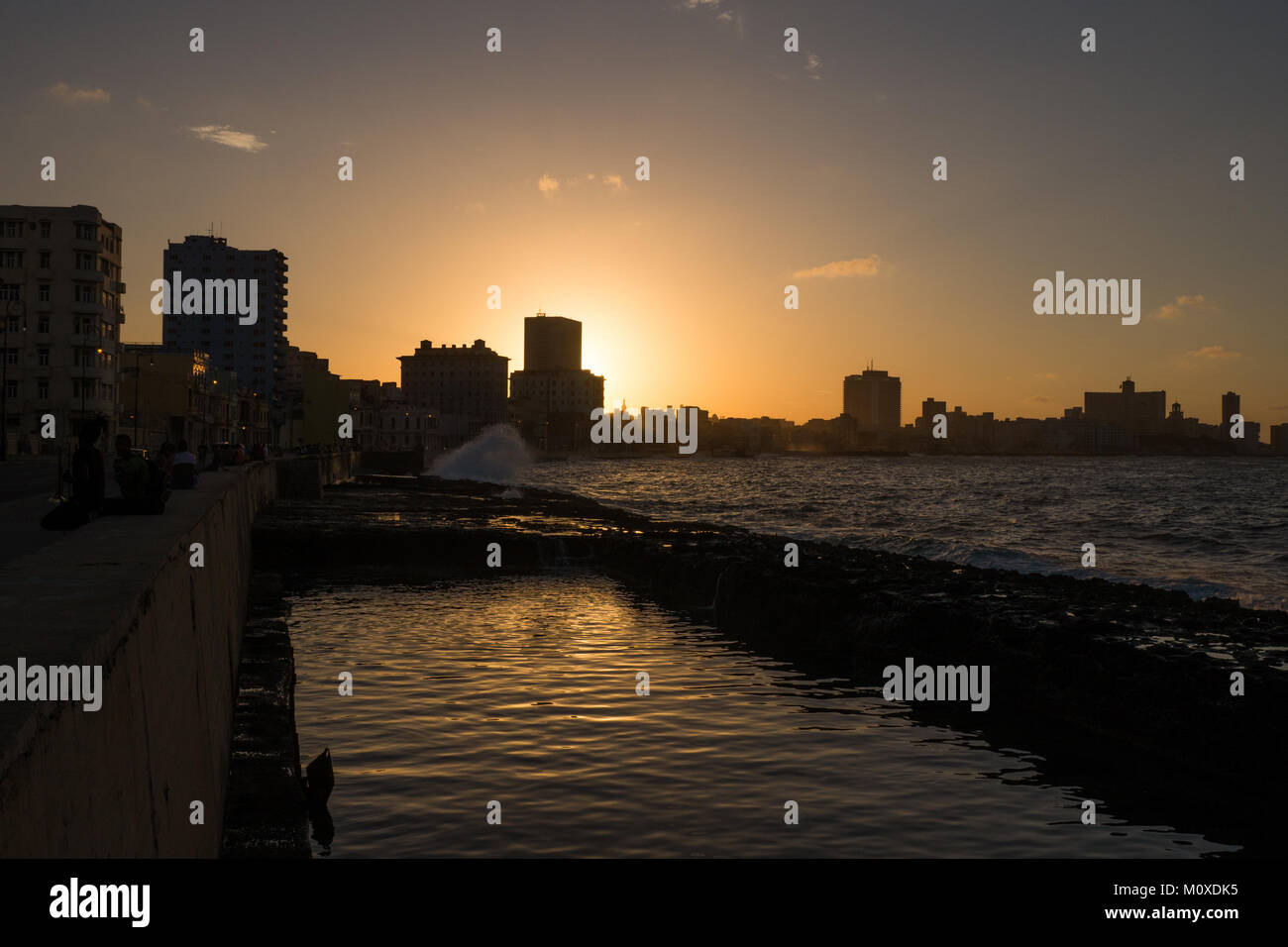 Sunset el malecon havana cuba hi-res stock photography and images - Alamy