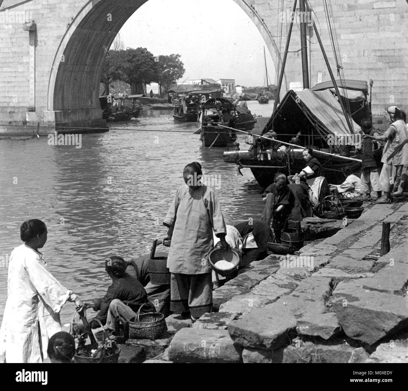 Old rickshaw china 1900 hi-res stock photography and images - Alamy