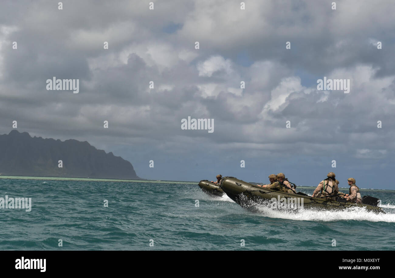 Students with the Marine's Reconnaissance Team Leader Course conduct ...