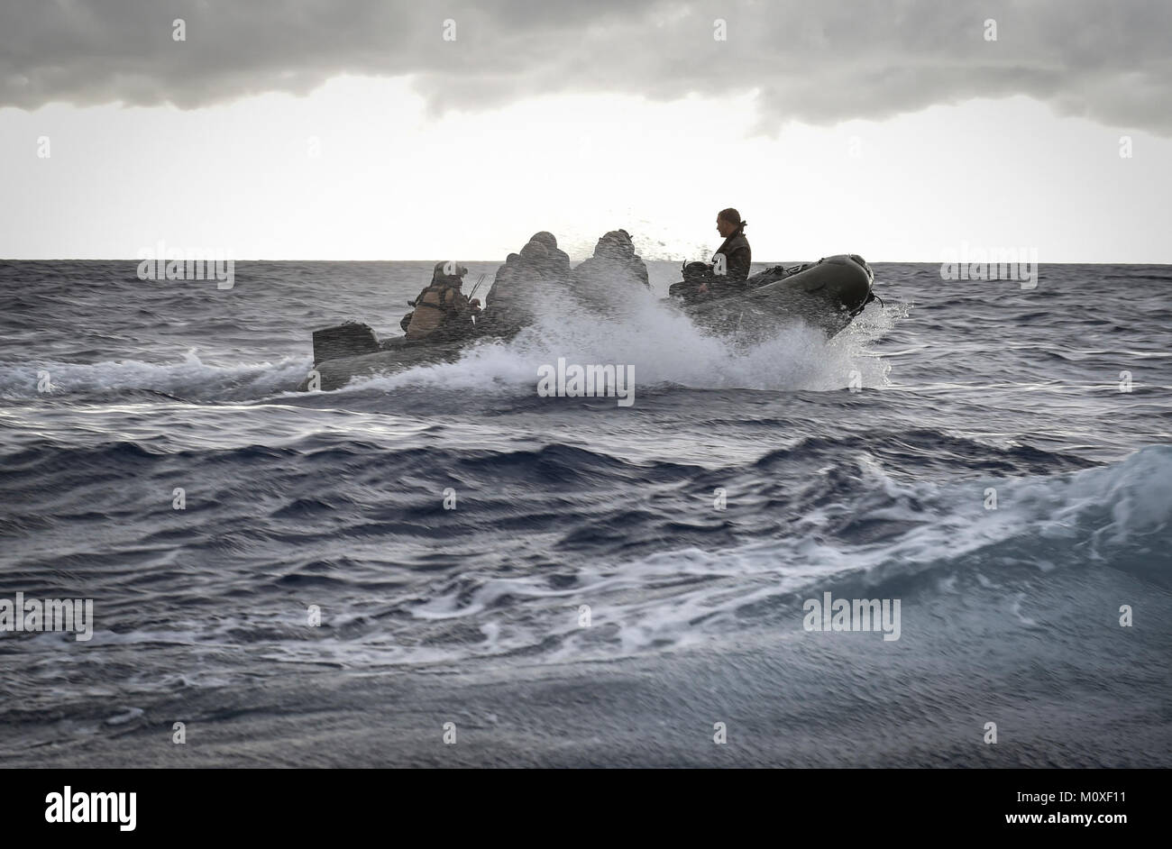 Students with the Marine's Reconnaissance Team Leader Course conduct ...