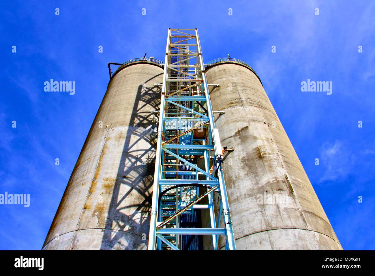 Factory Silos Plant Silo Stock Photos & Factory Silos Plant Silo Stock ...