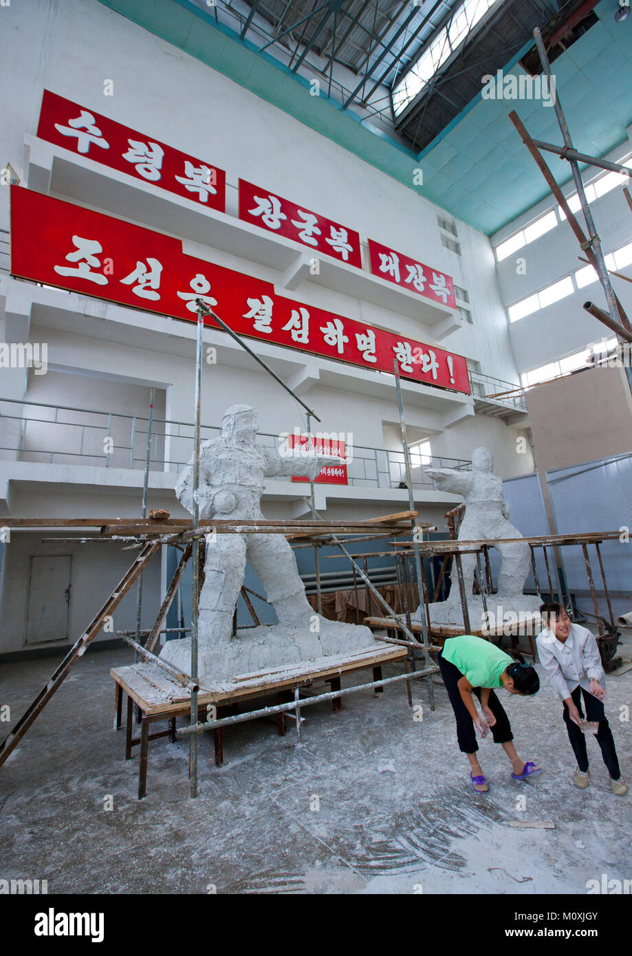 Creation of a statue in Mansudae art studio, Pyongan Province ...