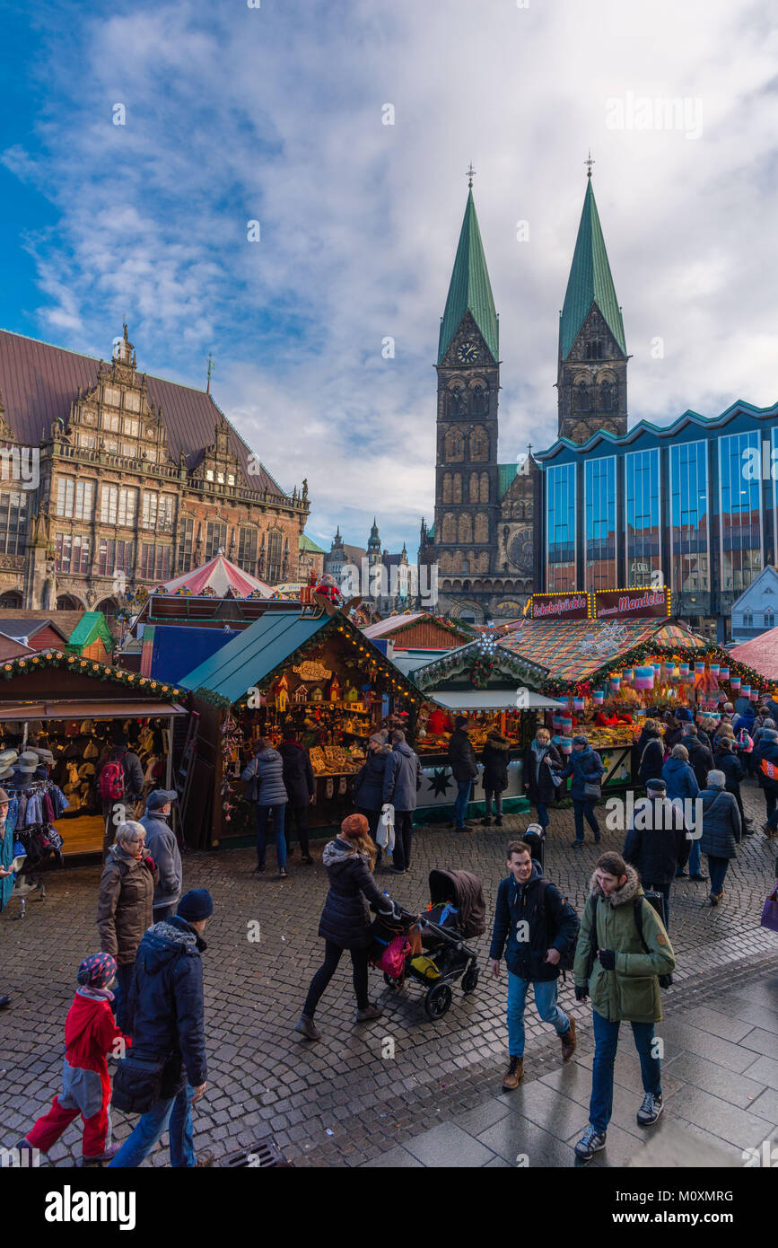 Christmas market, Marktplatz in the city centre, Bremen, Germany ...