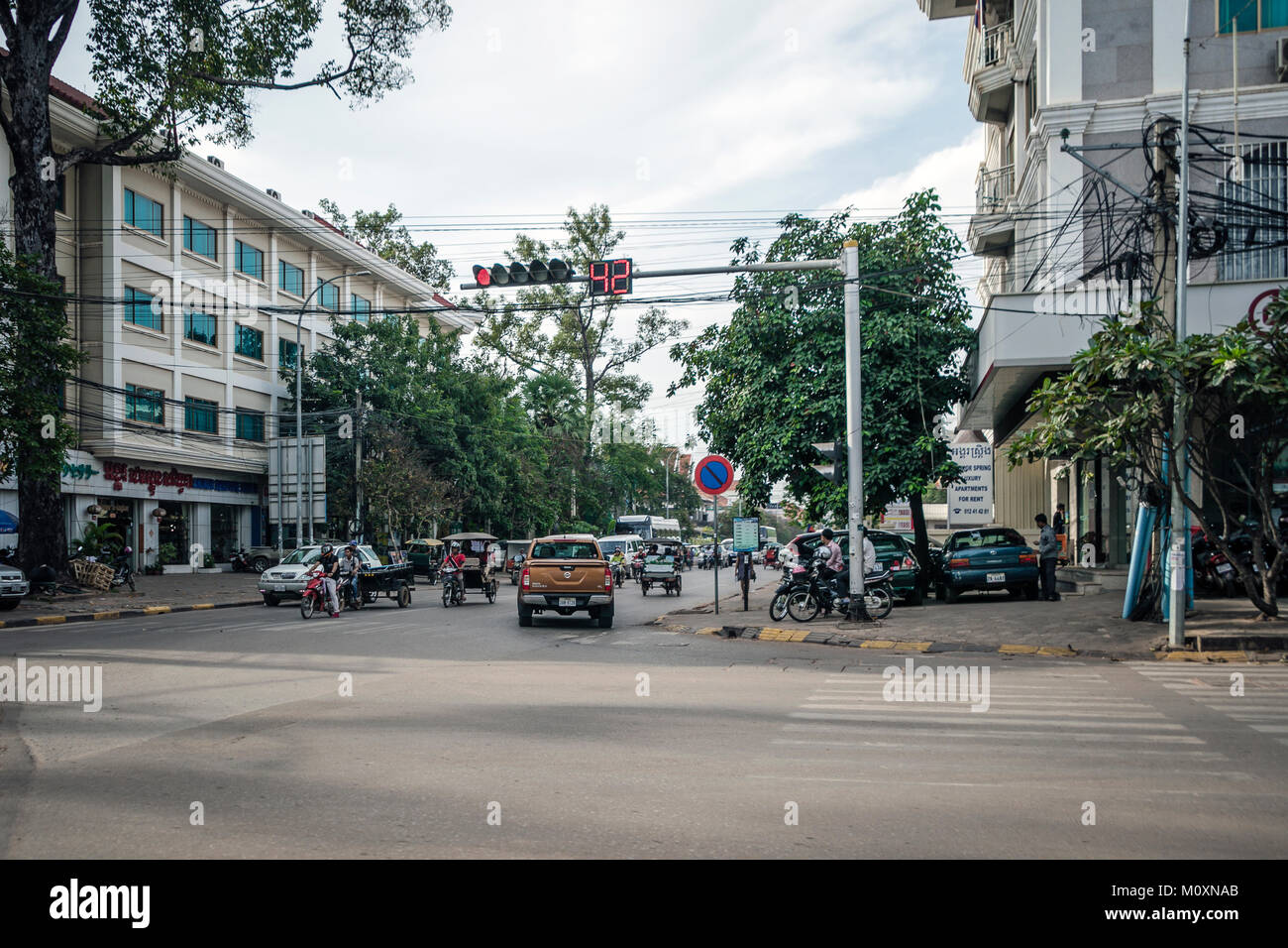 Traffic lights at crossroads, Siem Reap, Cambodia Stock Photo - Alamy