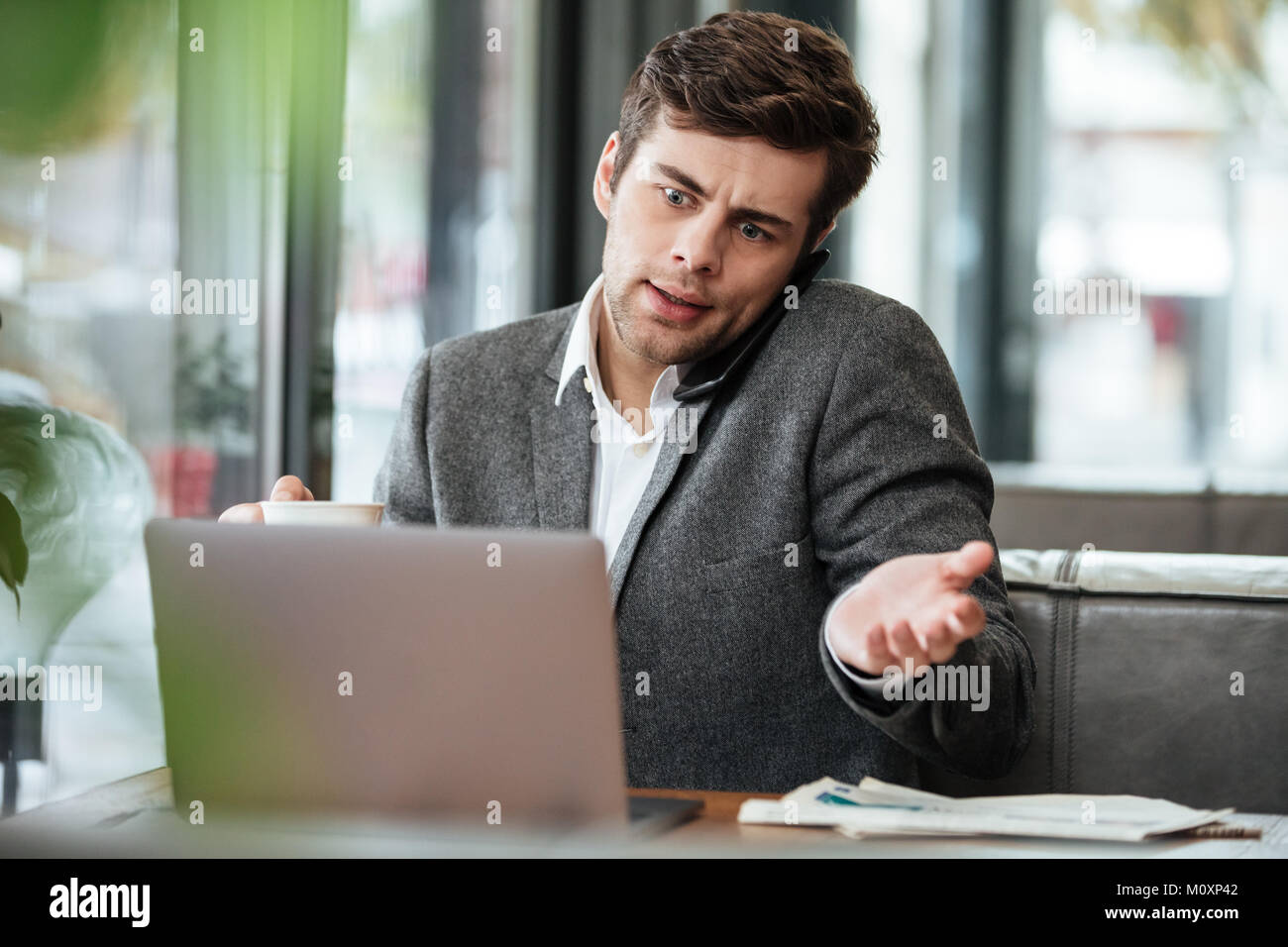 Confused business man hi-res stock photography and images - Alamy
