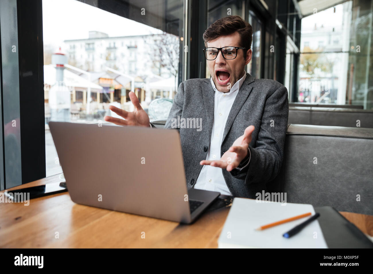 Restaurant manager angry hi-res stock photography and images - Alamy