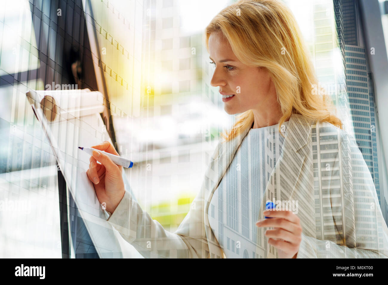 Using a marker hi-res stock photography and images - Alamy