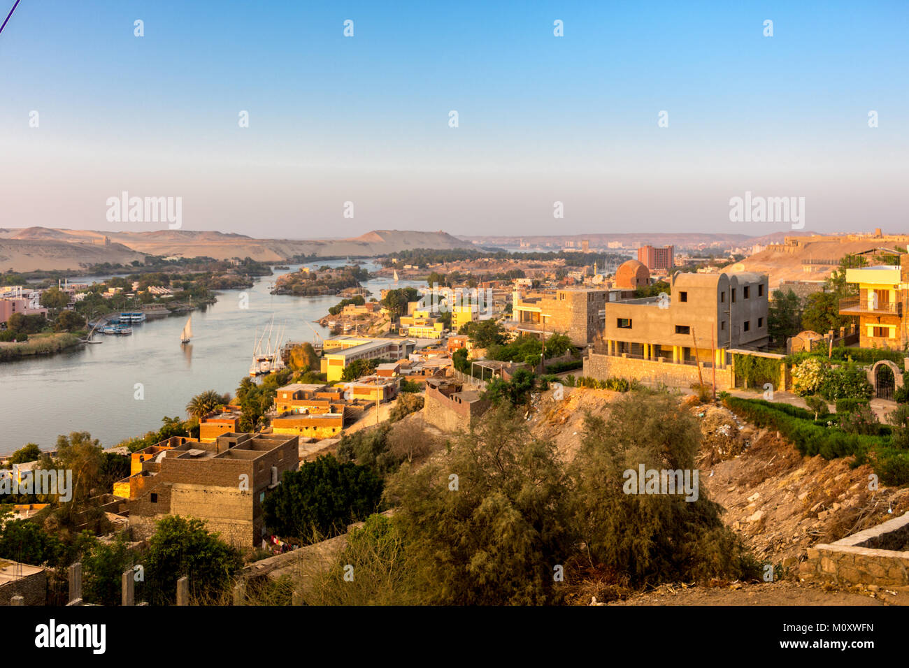 Aswan nil and desert hi-res stock photography and images - Alamy