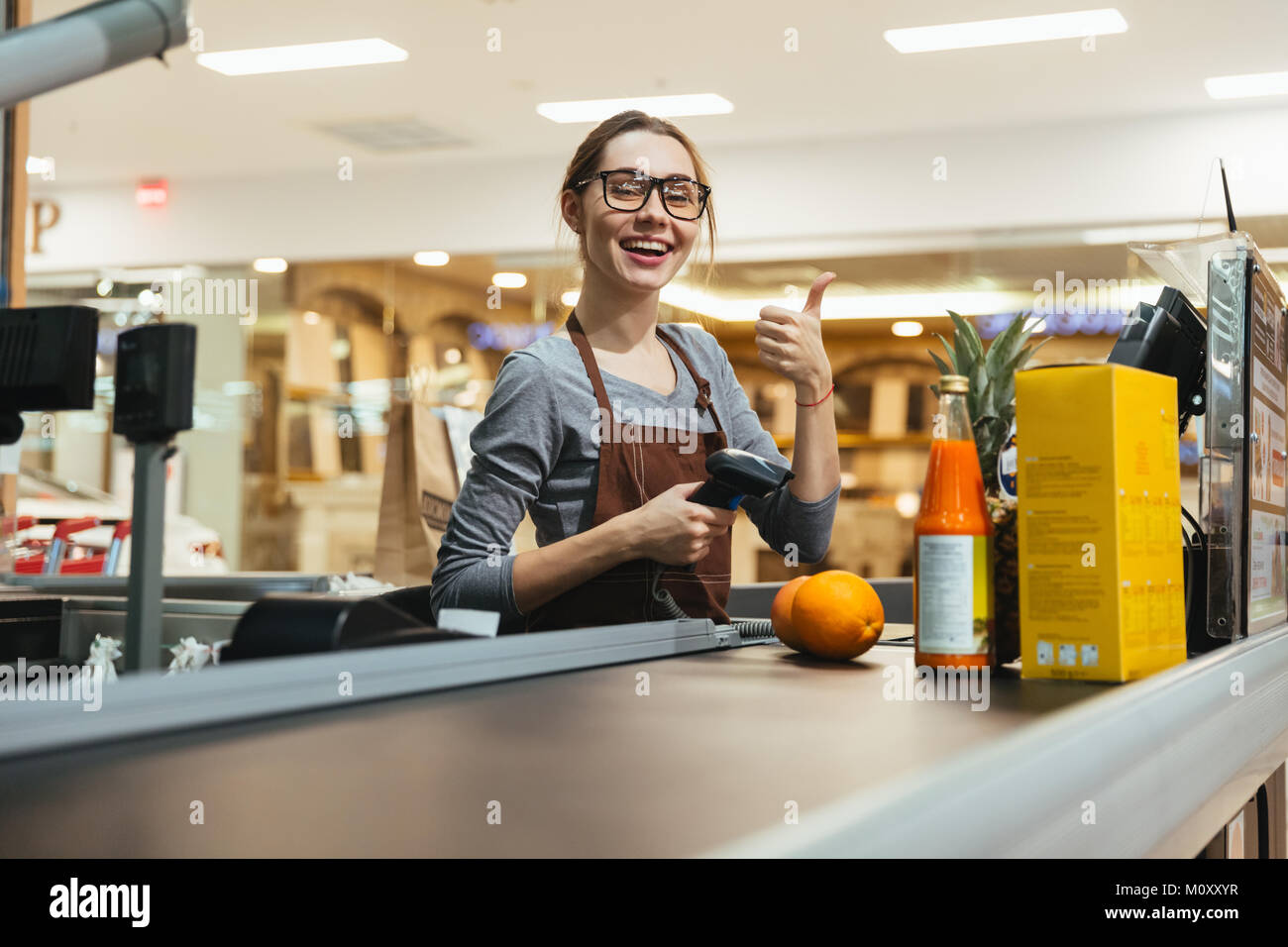 Female cashier hi-res stock photography and images - Alamy