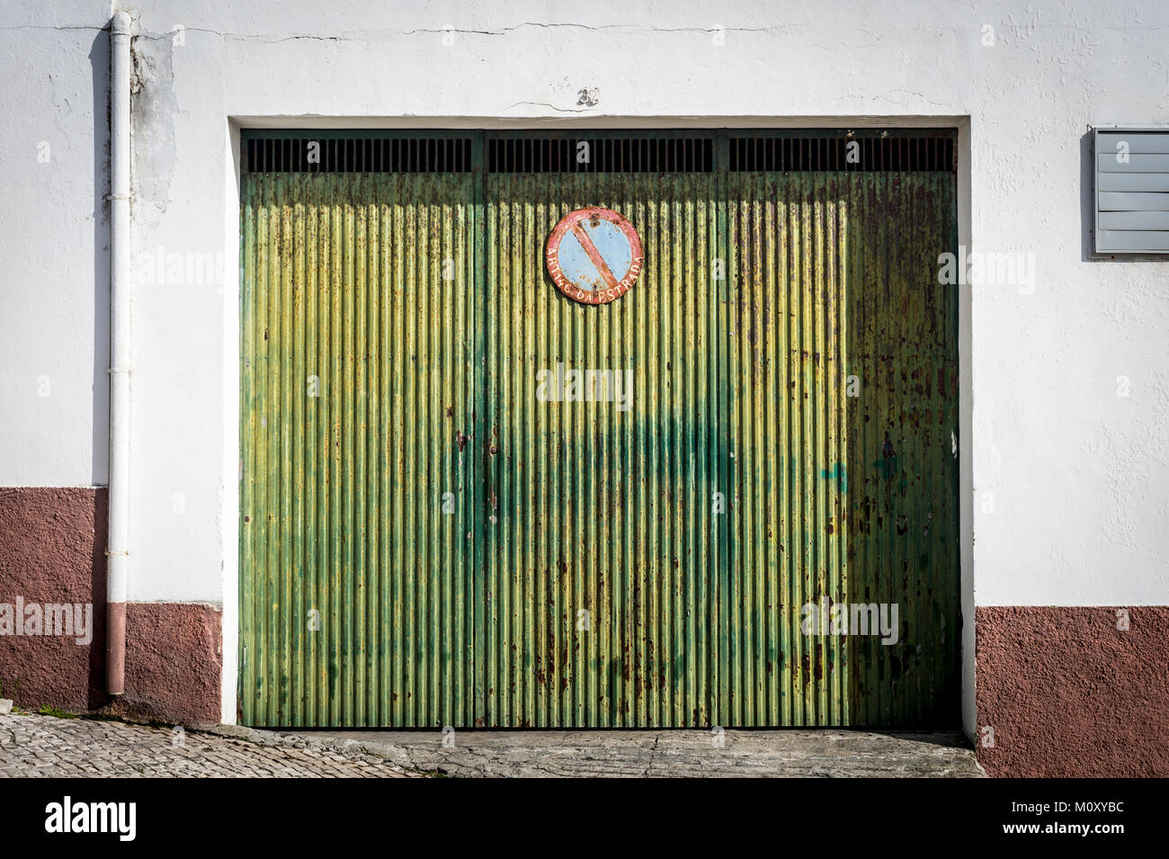 Distressed door hi-res stock photography and images - Alamy