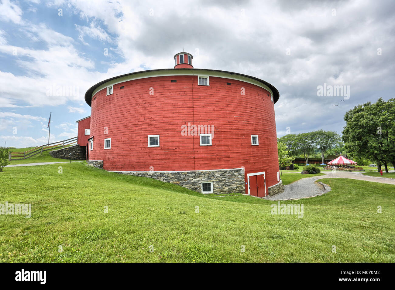 Round barn hi-res stock photography and images - Alamy