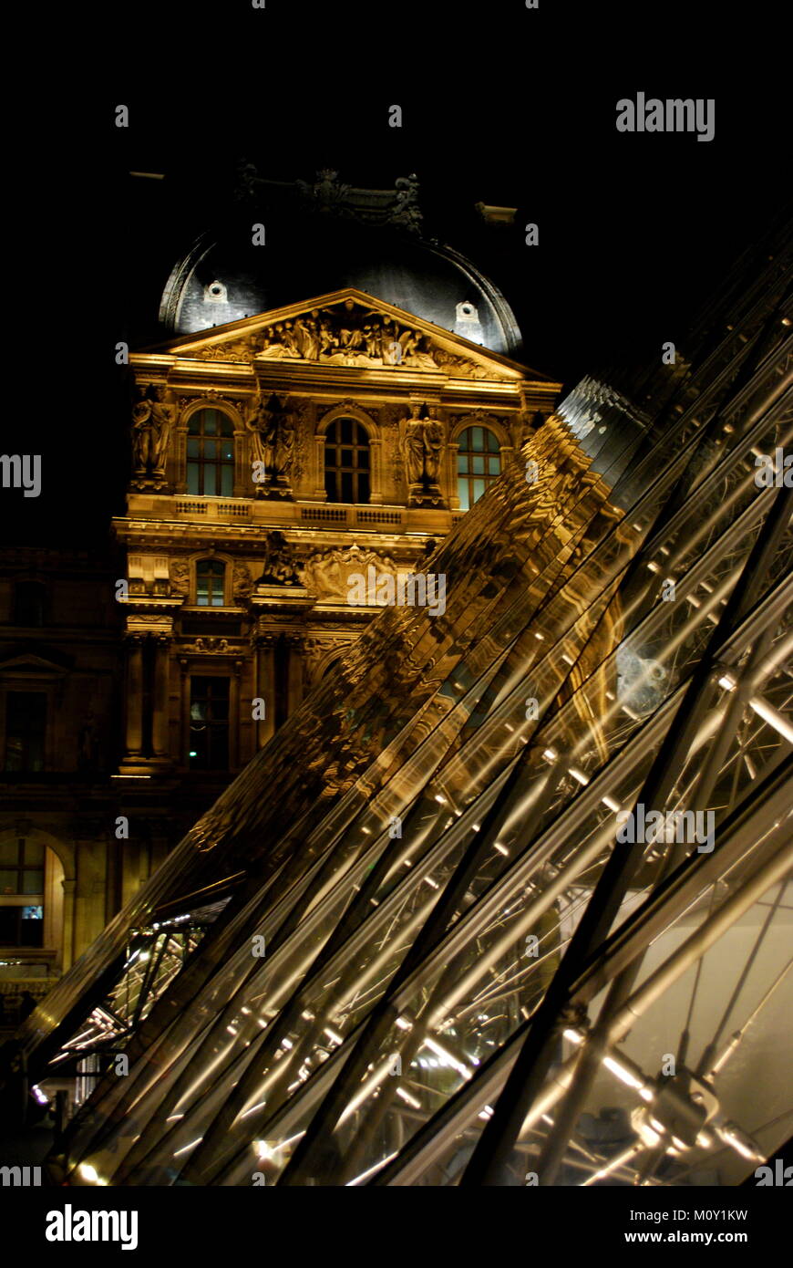 The pyramid of the Louvre Art Museum lit up at night Stock Photo - Alamy