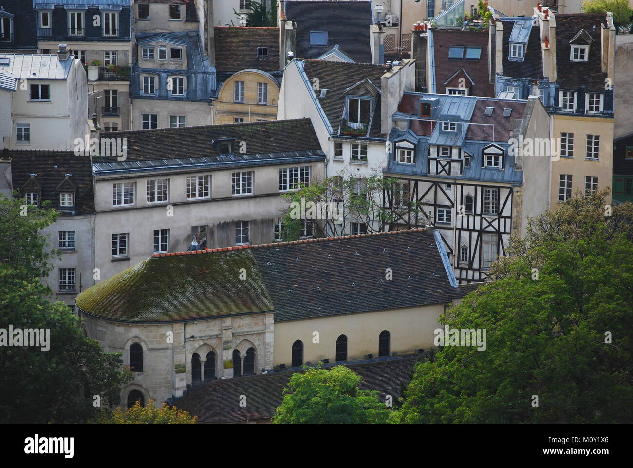 Typical Paris roof tops across the Paris skyline Stock Photo - Alamy