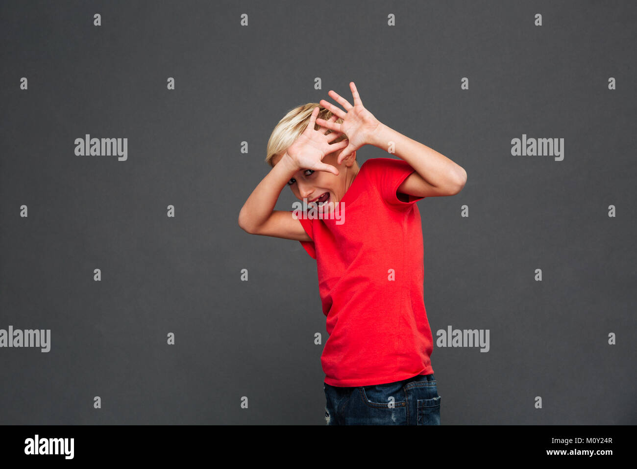 Child Looking Scared Stock Photos & Child Looking Scared Stock Images ...