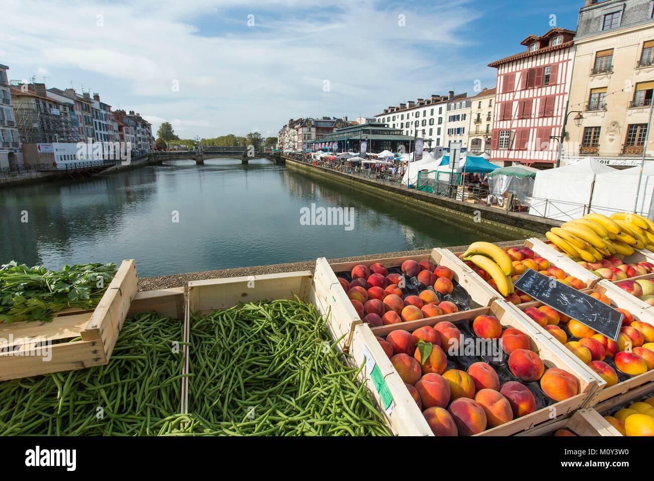 France,Pyrenees Atlantiques,Pays Basque,Bayonne,market day on the river ...