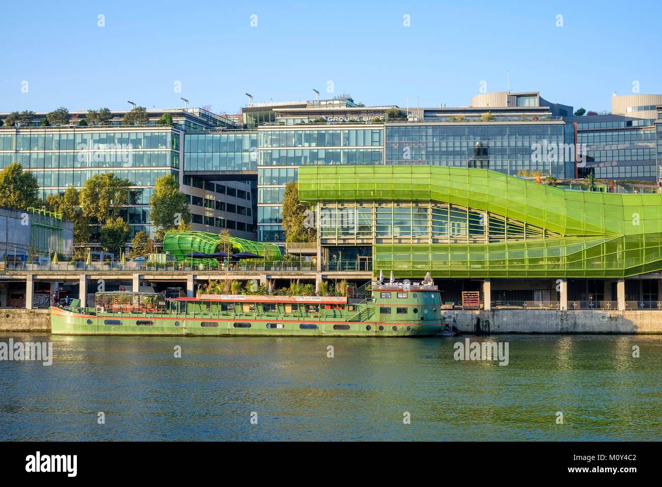 France building paris docks hi-res stock photography and images - Alamy