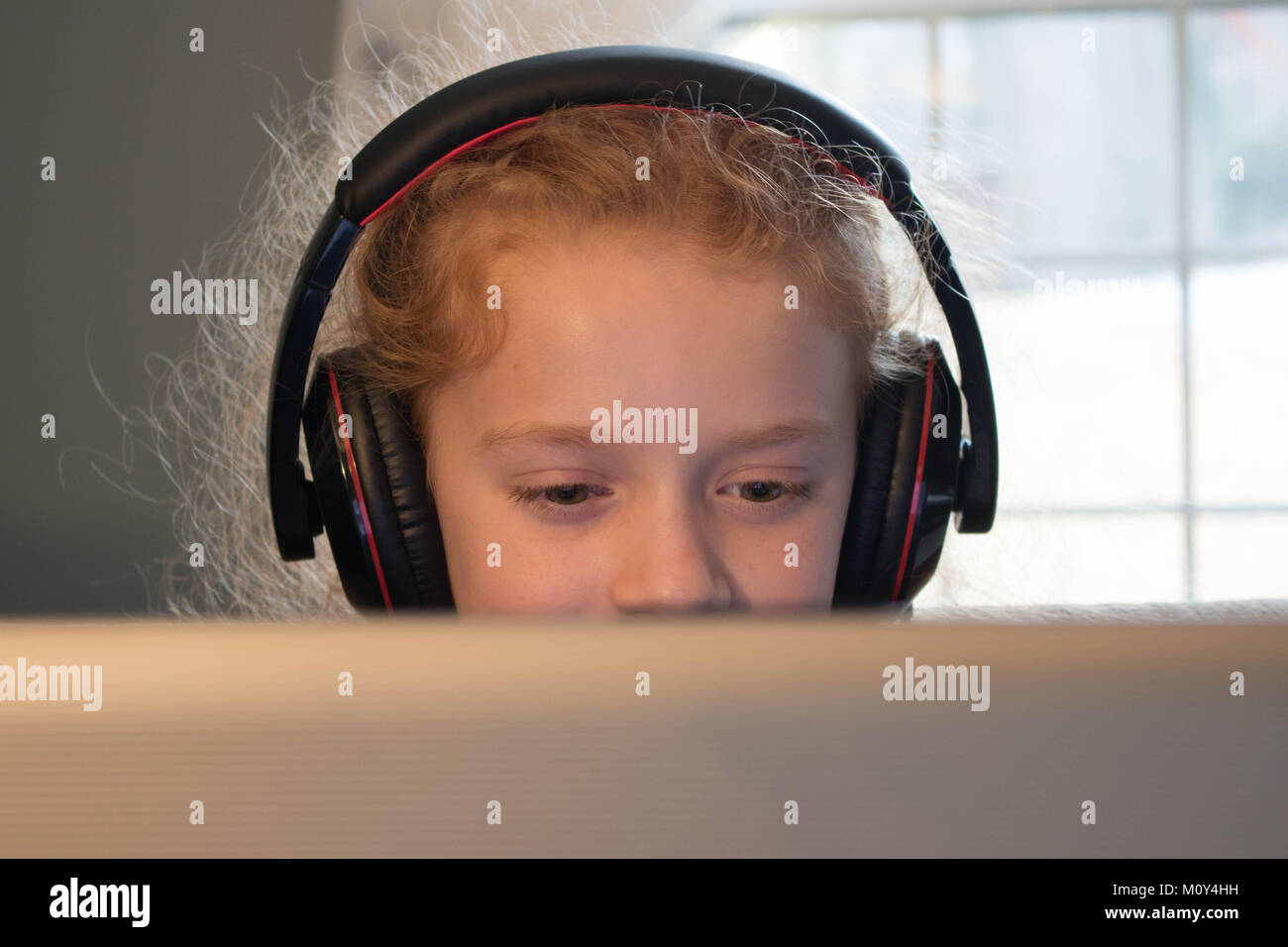 Eyes plugged hi-res stock photography and images - Alamy