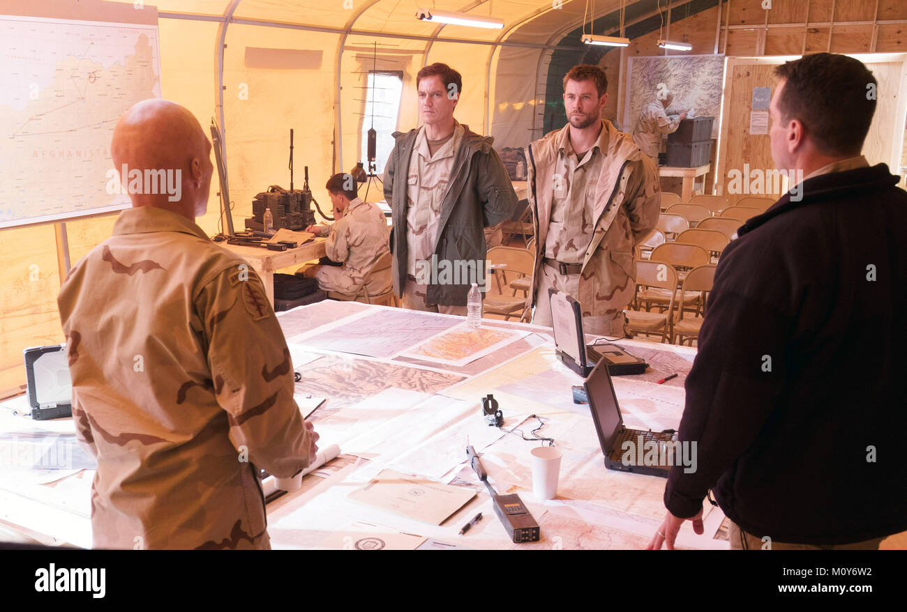 12 STRONG, center l-r: Michael Shannon, Chris Hemsworth, 2018. © Warner ...