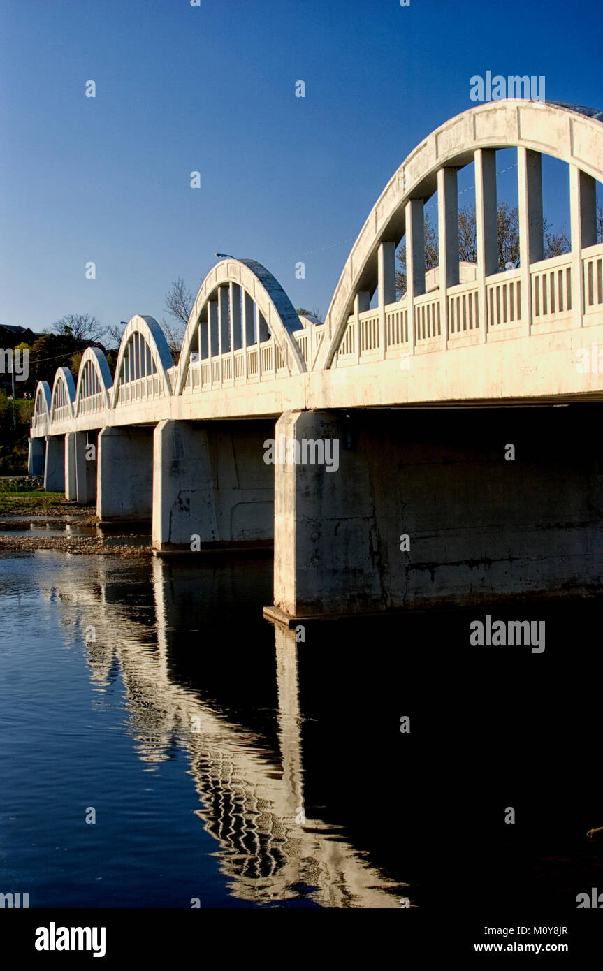 The Freeport Bridge spans the Grand River on King Street East ...