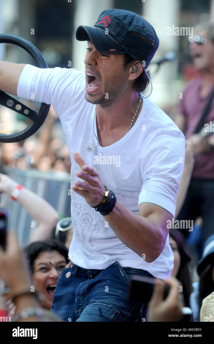 NEW YORK - JULY 16: Latin Heartthrob, singer Enrique Iglesias performs ...
