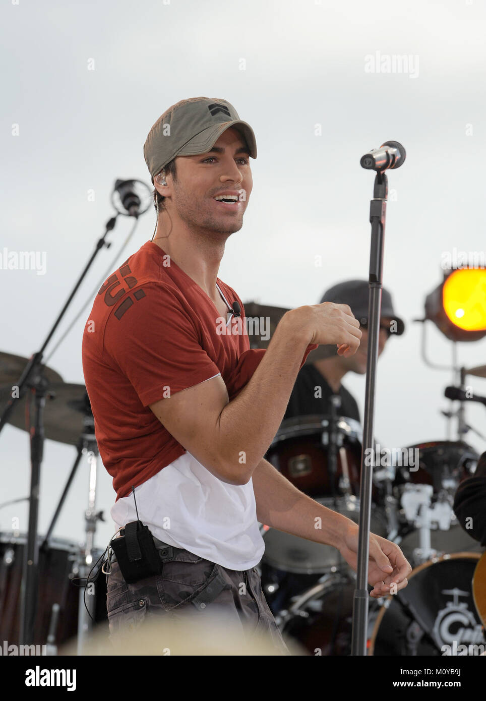MIAMI BEACH - FEBRUARY 22, 20081: Spanish pop singer-songwriter Enrique ...