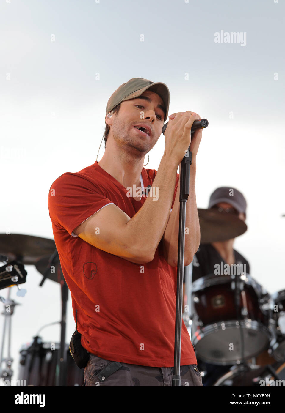 MIAMI BEACH - FEBRUARY 22, 20081: Spanish pop singer-songwriter Enrique ...