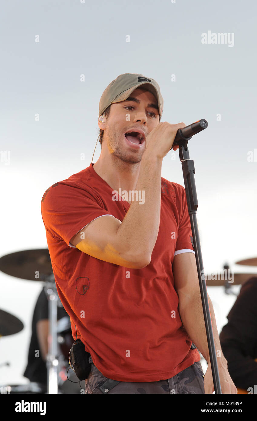 Ann curry and meredith vieira hi-res stock photography and images - Alamy