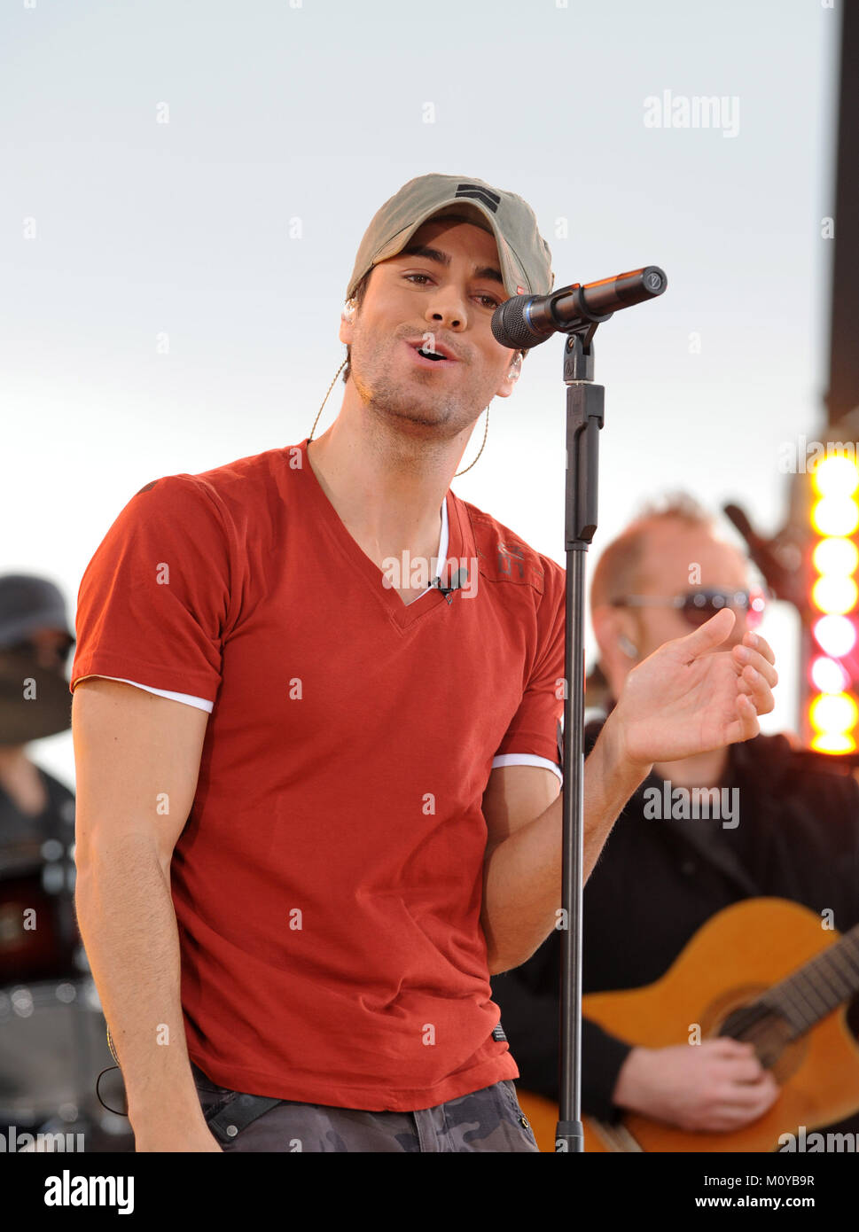 MIAMI BEACH - FEBRUARY 22, 20081: Spanish pop singer-songwriter Enrique ...
