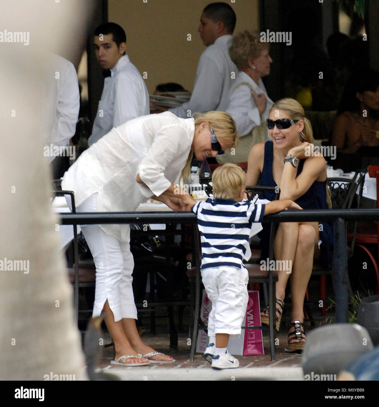 EXC Kournikova Family 062007 06.JPG (EXCLUSIVE COVERAGE) BAL HARBOUR ...