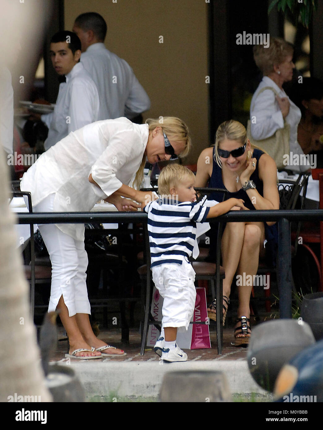 EXC Kournikova Family 062007 08.JPG (EXCLUSIVE COVERAGE) BAL HARBOUR ...